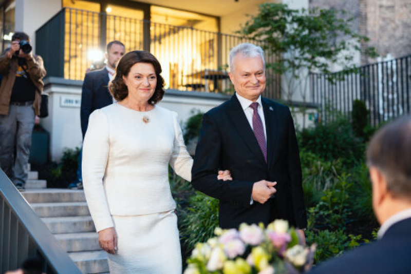 Beveik visi pasaulio lyderiai pasveikino Nausėdą su triuškinama pergale ...