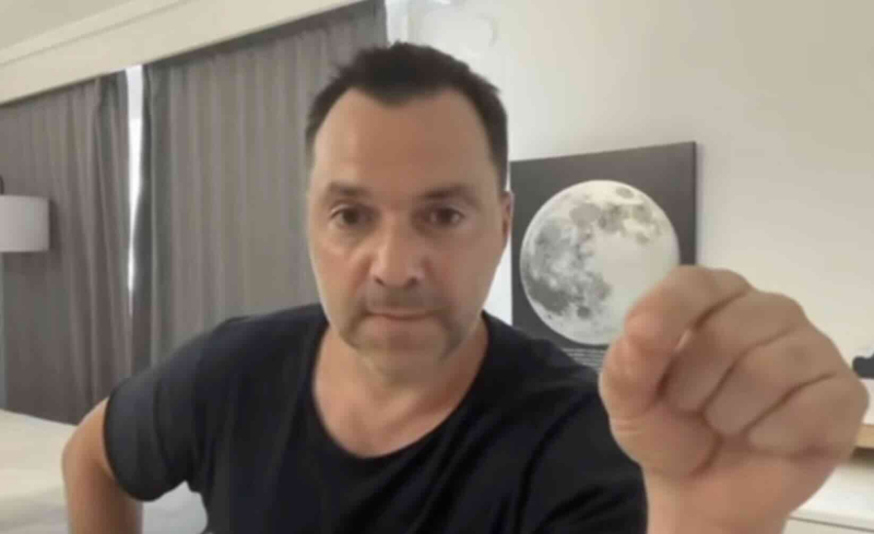 Arestovičius perspėjo Rusiją, kad įvykiai Kursko srityje, tik košmaro ...